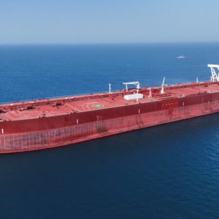 Tracking data shows tankers turning around in Strait of Hormuz - VIDEO ...
